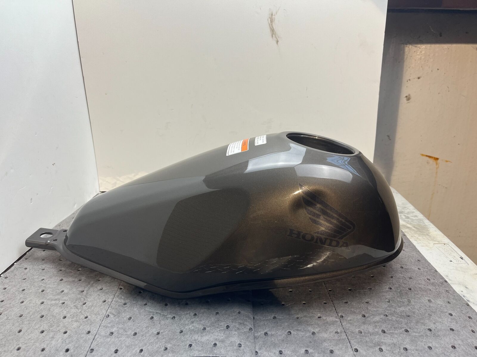 OEM NEW TAKEOFF HONDA REBEL CMX500 FUEL TANK PART# 17520-MLH – CYCOPARTS