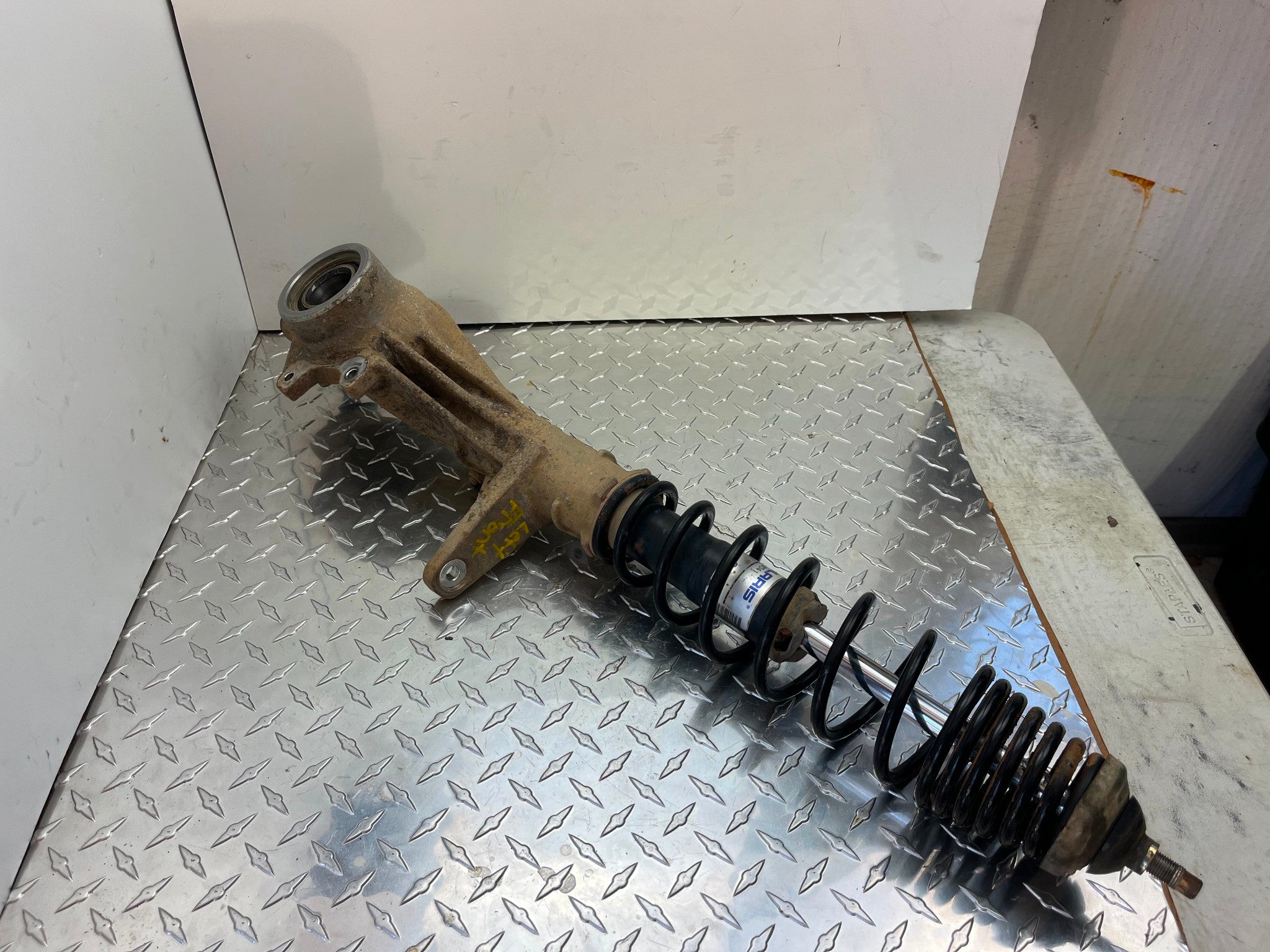 OEM POLARIS SPORTSMAN 500 LEFT FRONT STRUT PART# 1822825 – CYCOPARTS